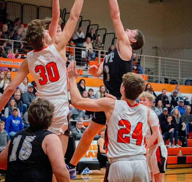 Last Second Shot Gives Dell Rapids Boys Win over Mt Vernon/Plankinton - Dell Rapids Quarriers